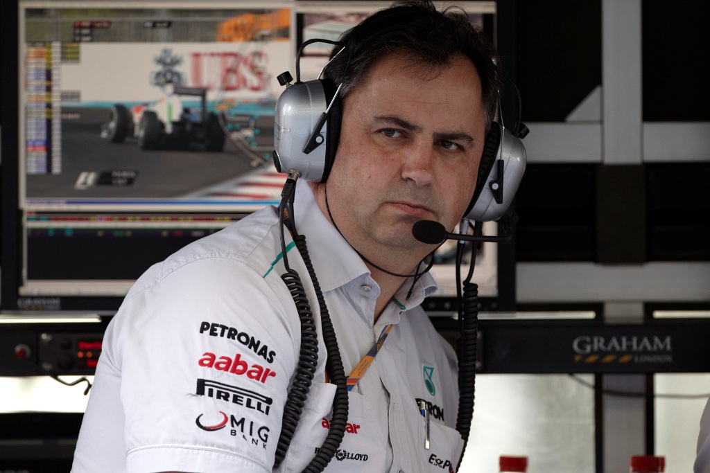 Mercedes explains: Engineers at the race track - News for Speed