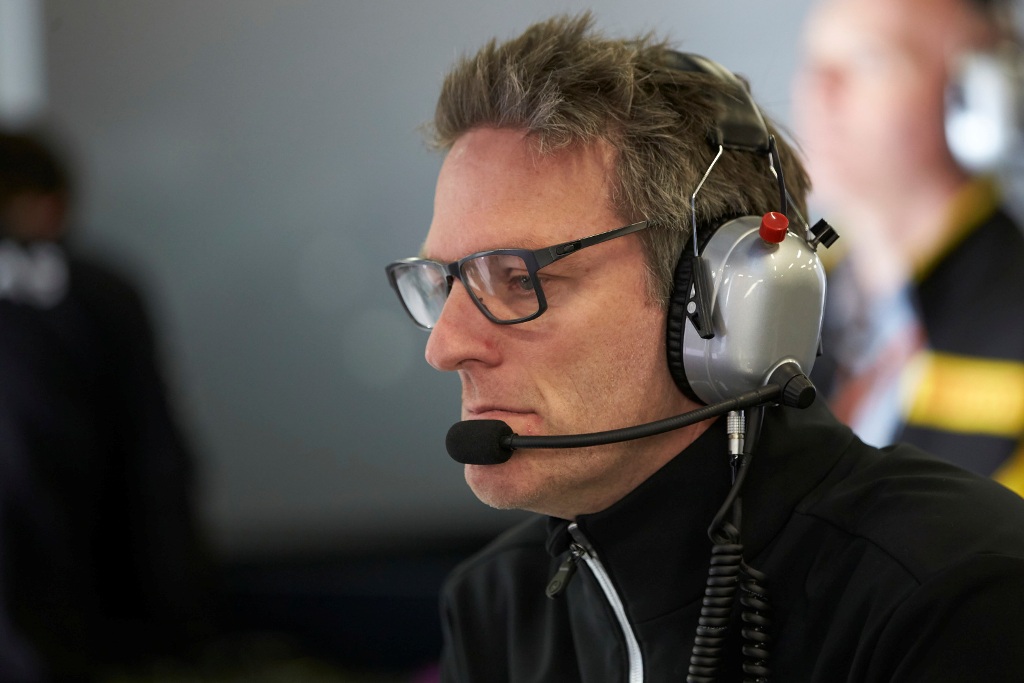 Mercedes explains: Engineers at the race track - News for Speed